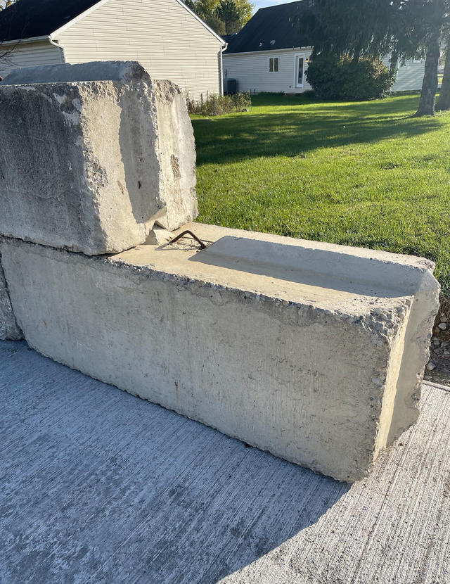 #99491 - 6' Concrete Block – Ohio Mulch
